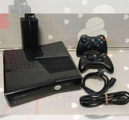 Xbox 360 slim freeboot 320 Gb   2 геймпада