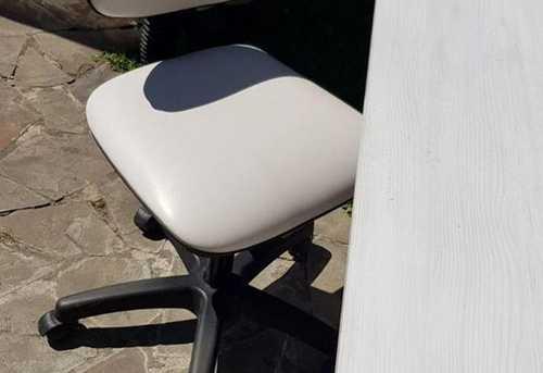Стол и кресло для маникюра