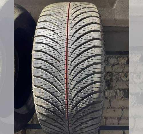 Goodyear Vector 4Seasons 235/50 R18 101V