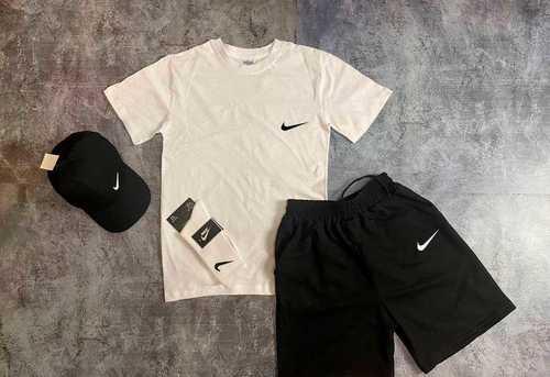 Футболка и шорты Nike 4 в 1