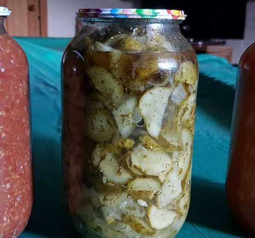 Соленья домашние (лечо, салат, хреновина)