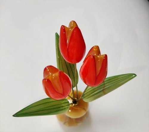 Тюльпаны в вазе из натурального камня (3 цветка)
