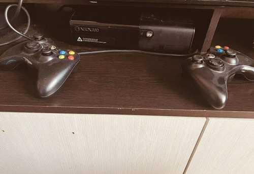 Xbox 360 с двумя геймпадами