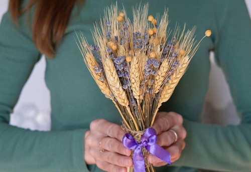 Букет из сухоцветов с лавандой и пшеницей