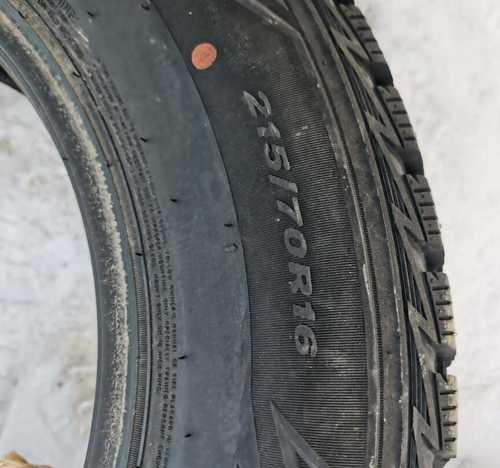 Roadstone Winguard Spike 215/70 R16