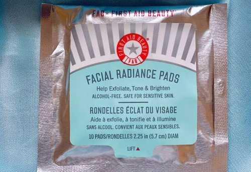 First aid beauty facial radiance pads 10 шт