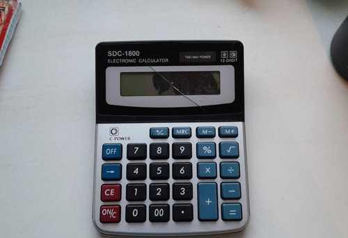 Нерабочий калькулятор с разбитым экраном