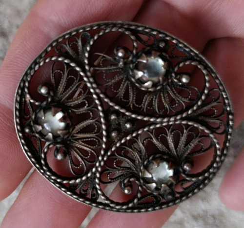 Старинная брошь