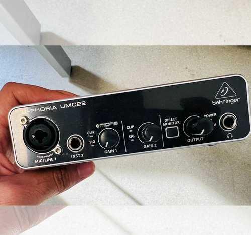 Звуковая карта behringer umc22