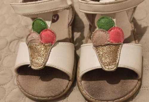 Обувь для девочки 25 размер, сандалии, чешки
