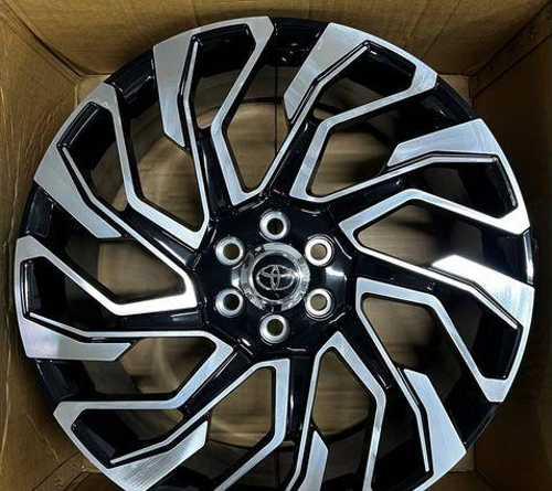 Кованые диски на Toyota Land Cruiser 300 R24