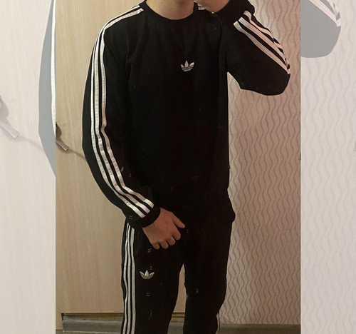 Спортивный костюм adidas