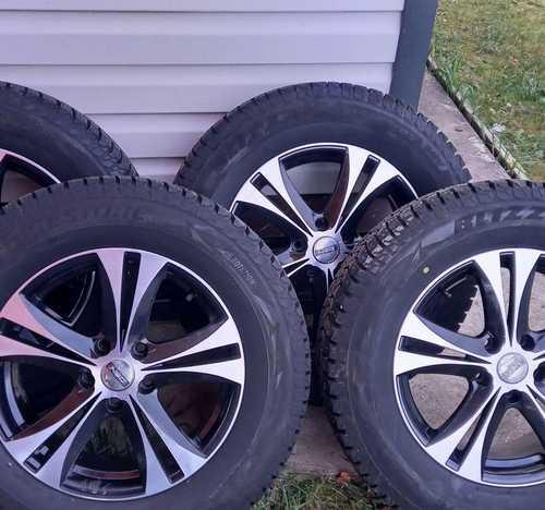 Bridgestone Blizzak Ice 235/65 R17 108T