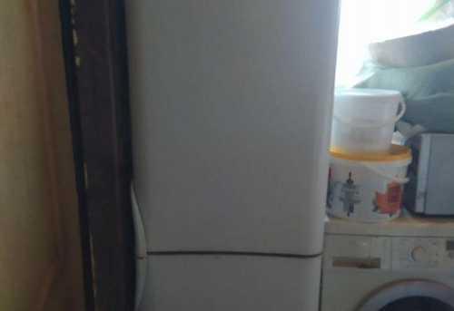 Холодильник сломанный Индезит