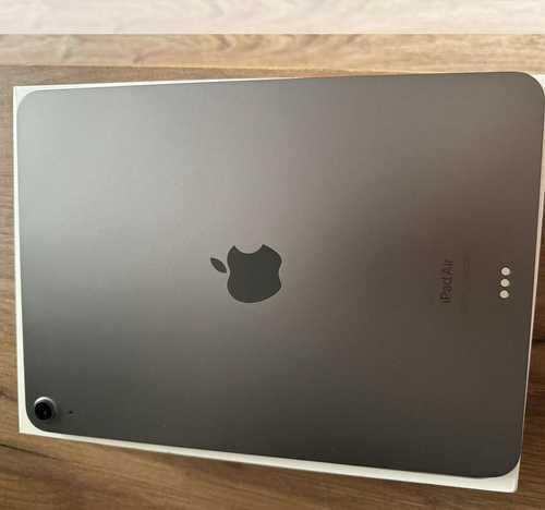 Apple iPad Air (5th Gen) Wi-Fi 64 гб серый