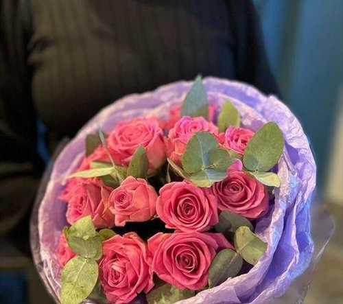 Букет розовых роз 15 шт в зефирном оформлении