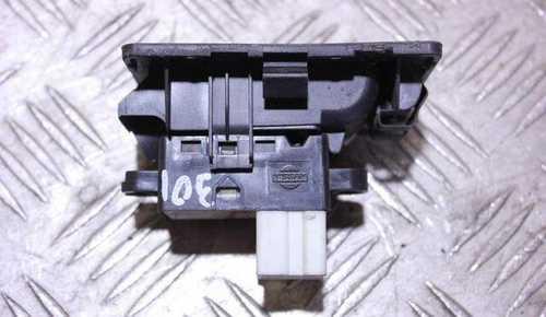 Кнопка стеклоподъемника Infiniti Qx 2004-2009