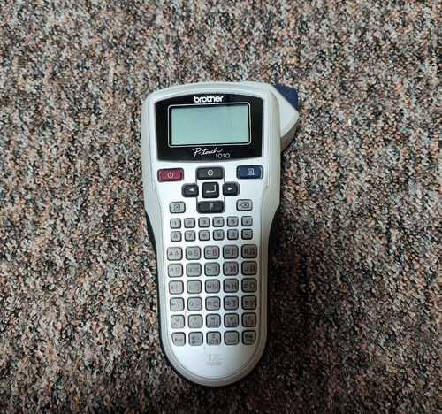 Принтер для печати наклеек PT-1010 в офисе и дома