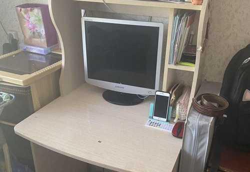 Компьютер всесте с монитором и столом