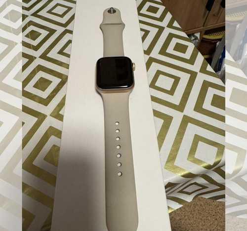 Apple watch SE 40mm Gold aluminum