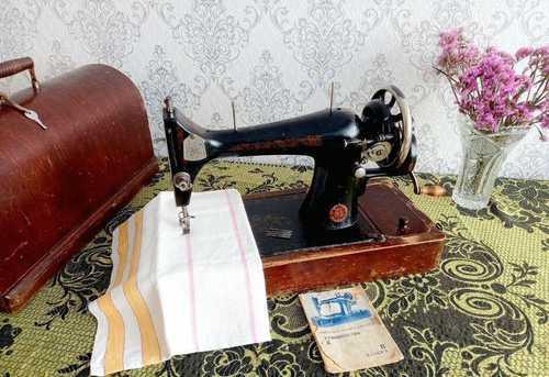 Швейная машина Подольск ручная с футляром