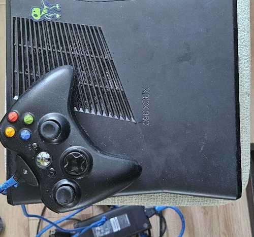 Игровая приставка Xbox 360