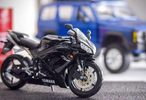 Модель Yamaha R1 1:12