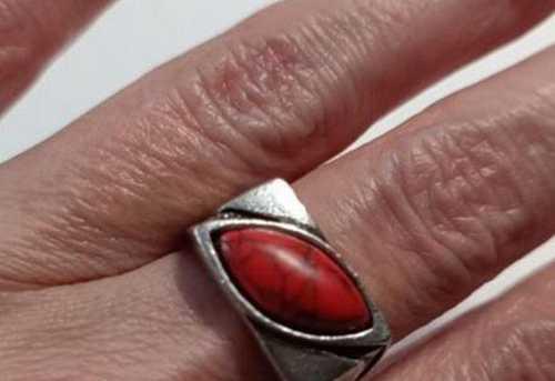 Кольцо с красной бирюзой кораллового цвета
