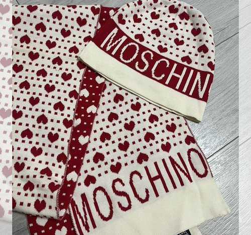 Шапка и шарф Moschino