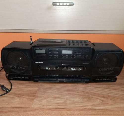 Магнитофон radialva RDK6683. CD, кассетный, радио