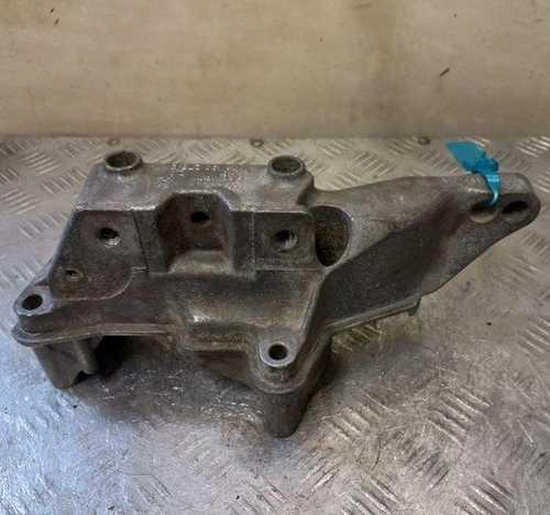 Кронштейн двигателя Volkswagen Golf 4 1.4 16V