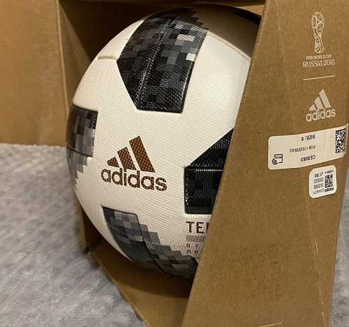 Футбольный мяч adidas telstar fifa 2018