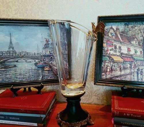 Стеклянная ваза в стиле модерн