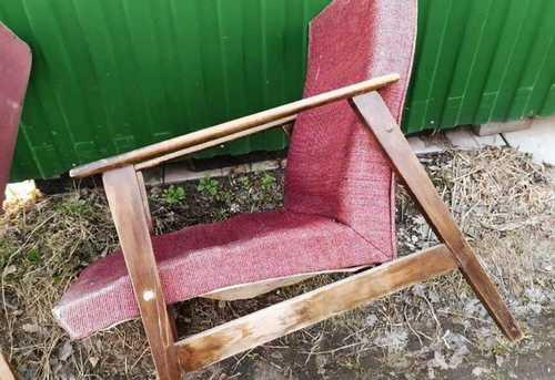 Старинное кресло (в Академгородке)