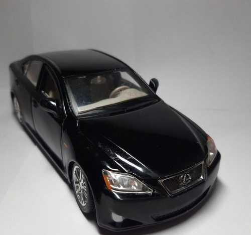 Машинка Bburago 1:24 Lexus IS350