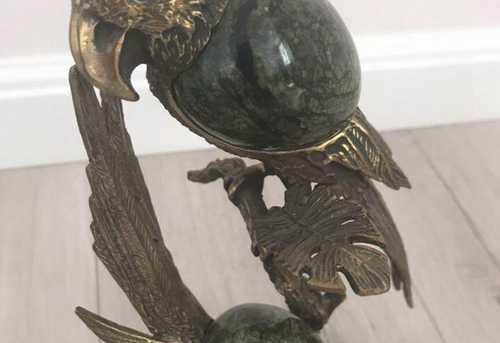 Статуя птиц