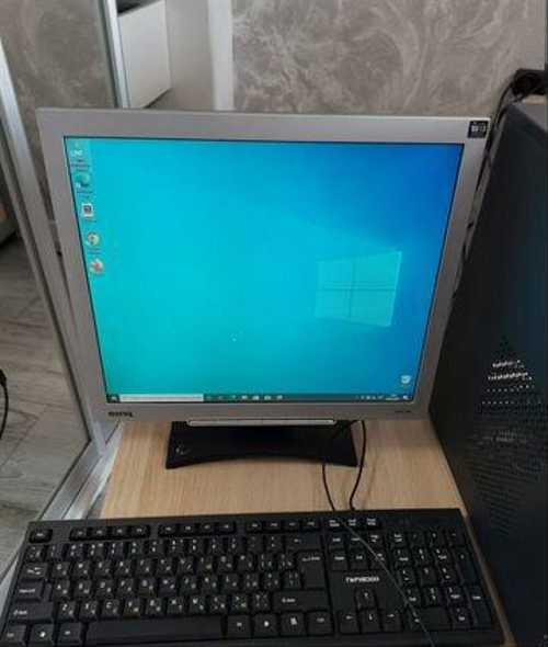 Настольный компьютер с монитором