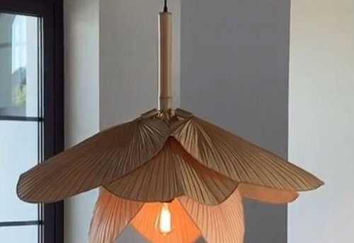 Дизайнерский светильник из пальмовых листьев
