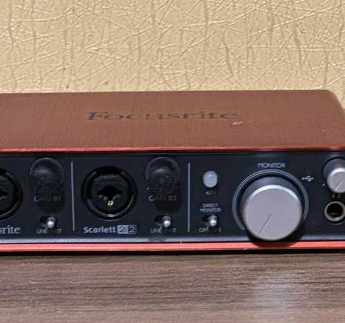 Звуковая карта Focusrite scarlett 2i2