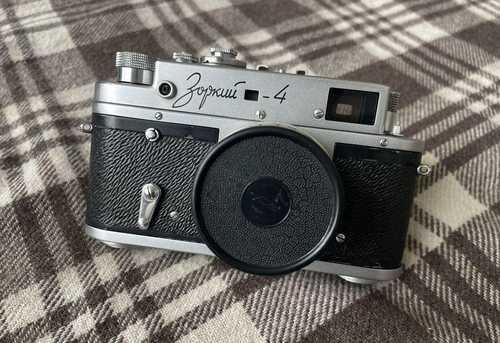 Плёночный фотоаппарат Зорький-4
