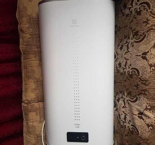 Водонагреватель Electrolux EWH 80 Major LZR