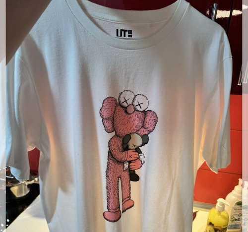 Футболка Uniqlo X Kaws