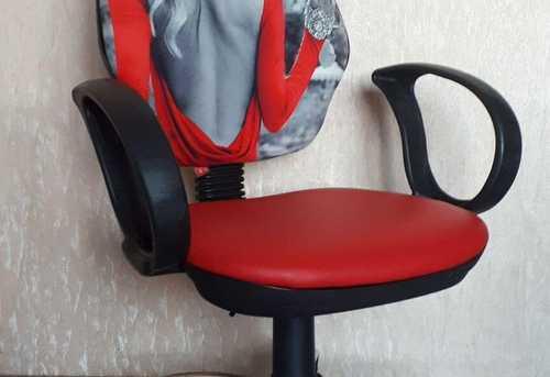 Кресло в красном