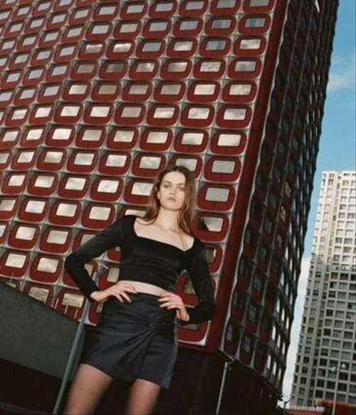 Новая сатиновая мини-юбка zara