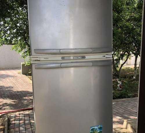 Холодильник Whirpool б/y