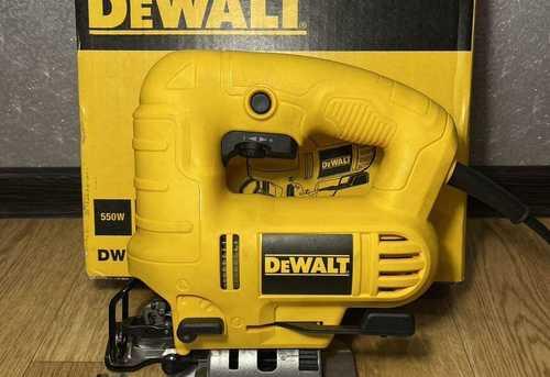 Лобзик DeWalt DWE 249