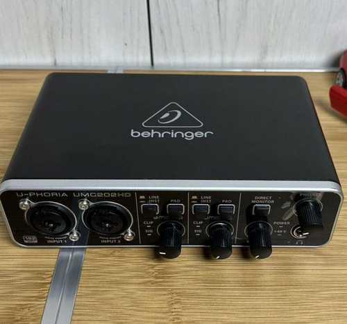 Внешняя звуковая карта Behringer U-Phoria UMC202HD