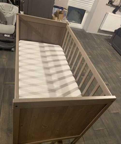 Детская кровать IKEA с матрасом,Детская качель Mar