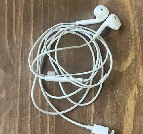 Наушники apple earpods lightning из комплекта