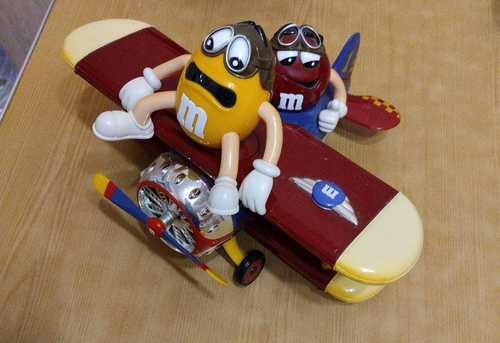 Игрушка самолёт m&m's